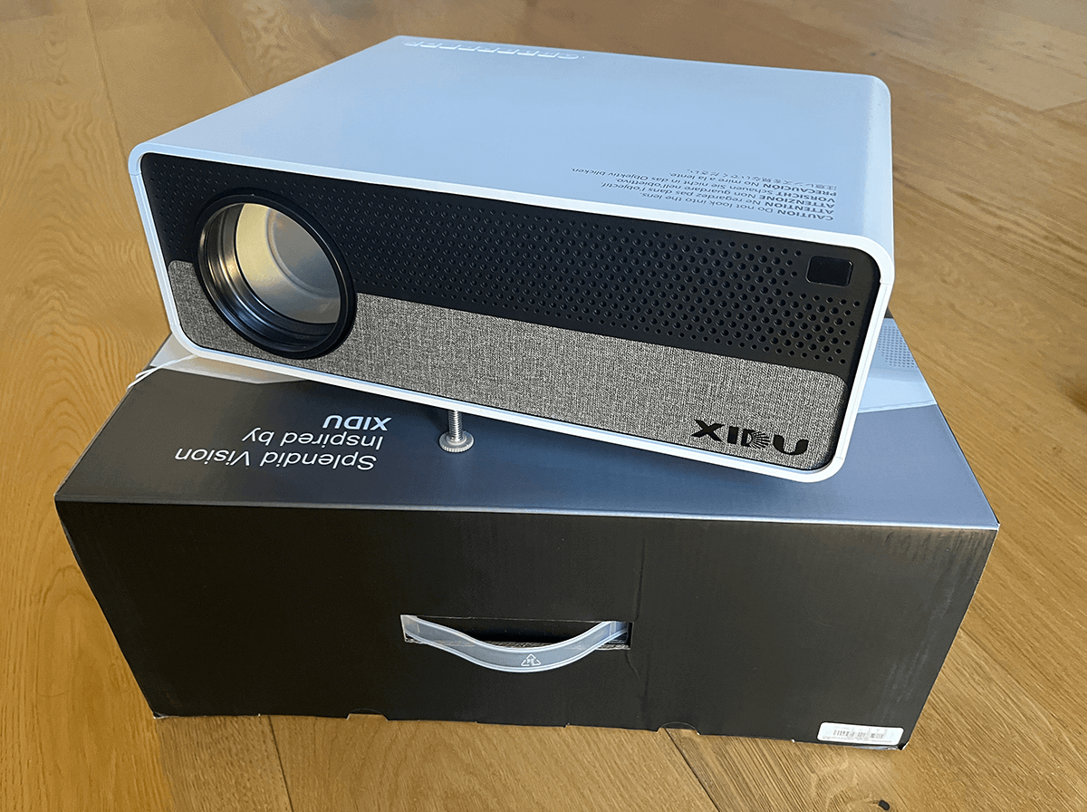 Recensione Xidu Q9: Proiettore LED completo di supporto 4K